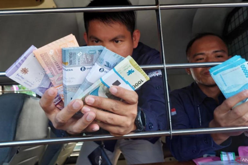 Begini Mudah Cara Menukar Uang Baru di Bank Mandiri untuk THR Lebaran 2025, Yuk Berangkat ...