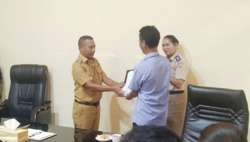 Beri Kepastian Hukum Atas Tanah Ulayat, Kementerian ATR/BPN Serahkan SK ...